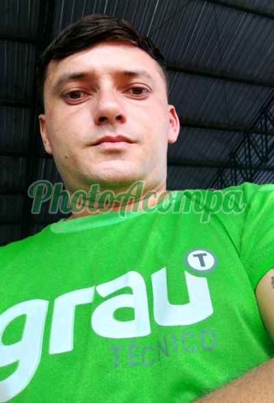 Bryan, adoro brincadeiras, soco forte e gostoso. | PhotoAcompanhantes