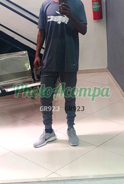 Garoto de Programa, dotado bem safado e pronto para um prazer duradouro ...